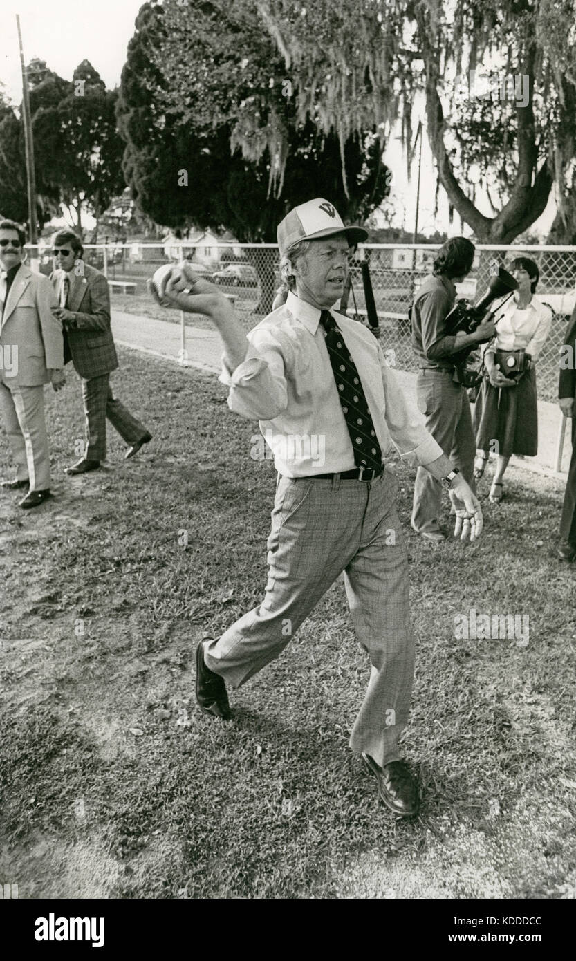 1976 Democratic presidential nominee Jimmy Carter stops his motorcade ...