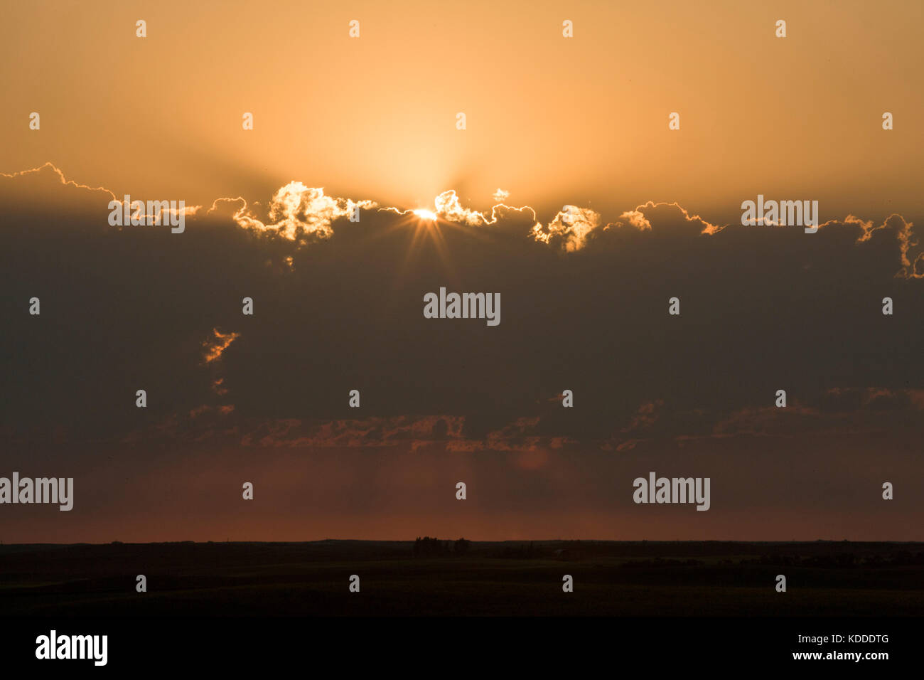Prairie Scene Saskatchewan Storm Clouds Sunset Canada Stock Photo - Alamy Prairie Scene Saskatchewan Storm Clouds Sunset Canada Stock Photo - Alamy