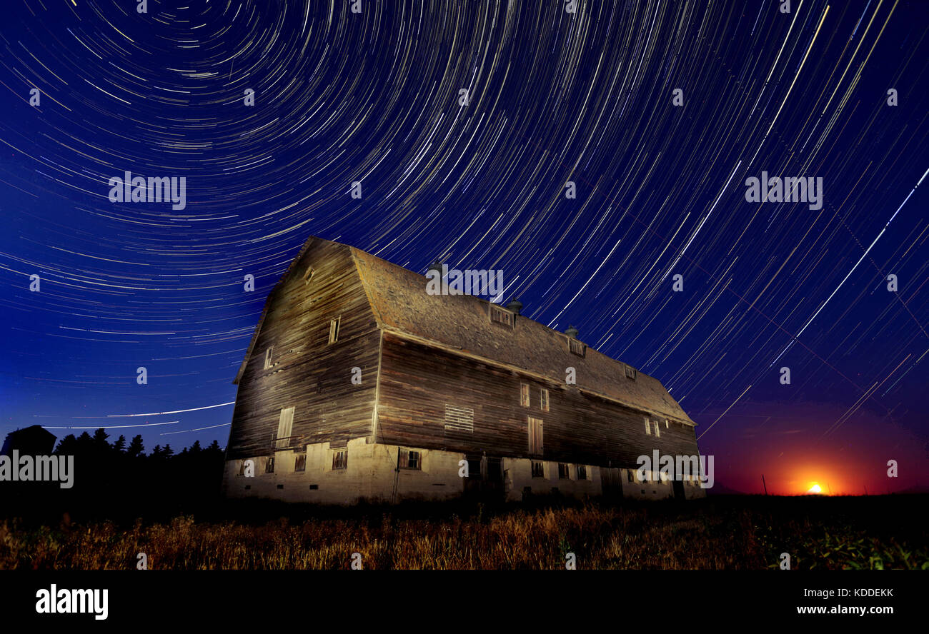 Night Barn Star Trails Farm Scene Saskatchewan Stock Photo - Alamy