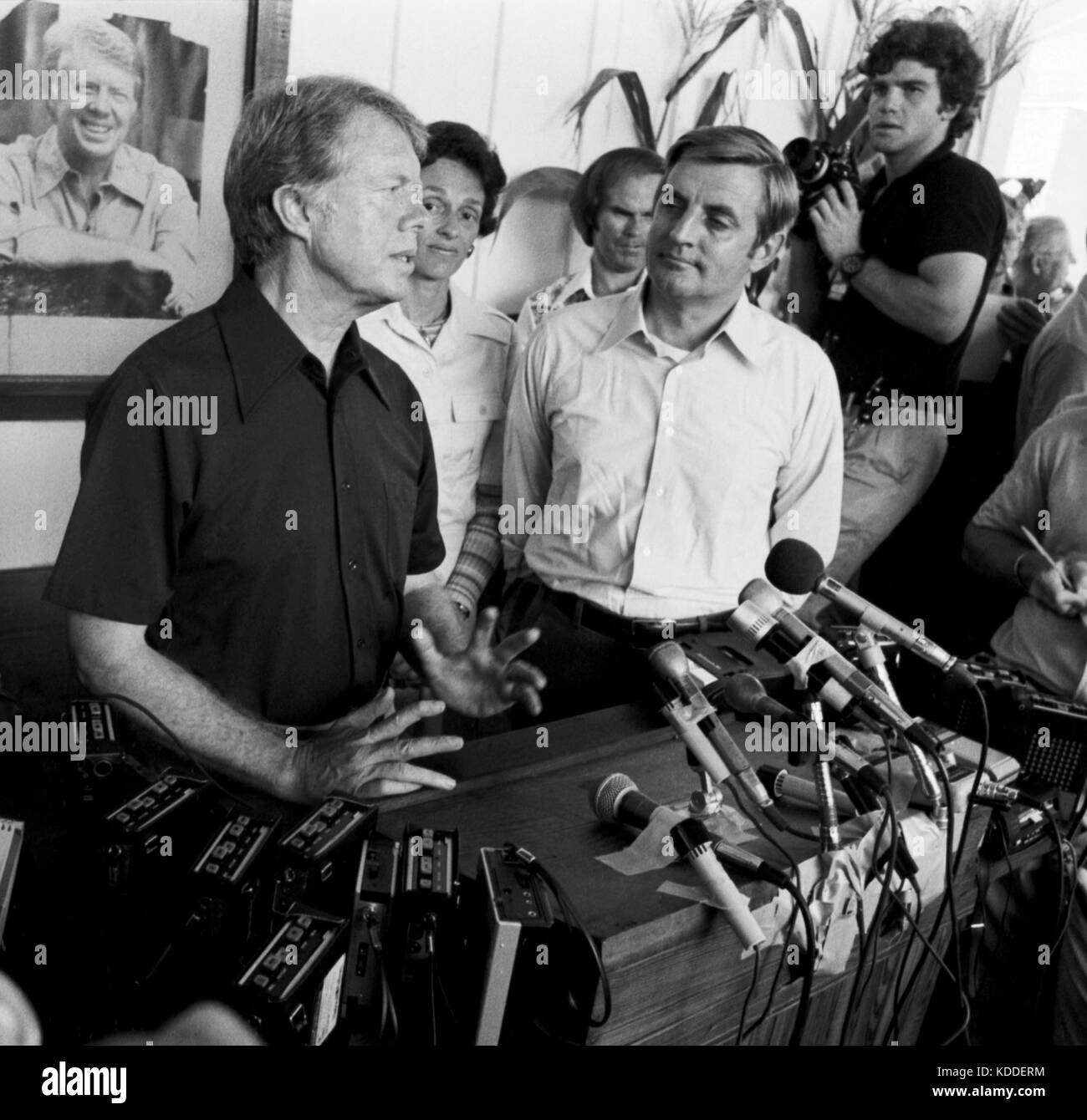 President Jimmy Carter and Vice President Walter Mondale hold a press ...