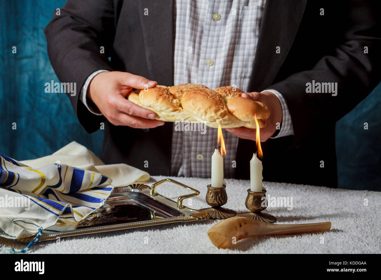 Challah for Shabbat , jewish bread bakery tradition Shabat Hala Candle ...