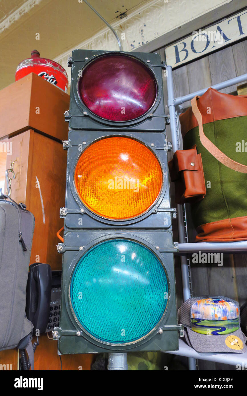 Vintage traffic light hi-res stock photography and images - Alamy