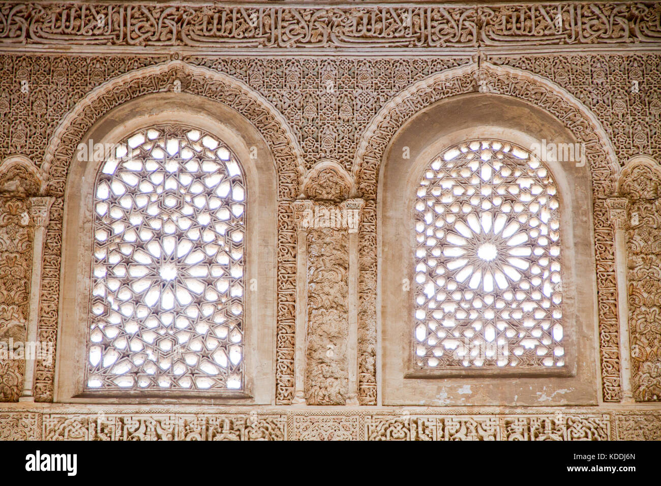 Alhambra Granada interior , arabic architecture building in Europe ...
