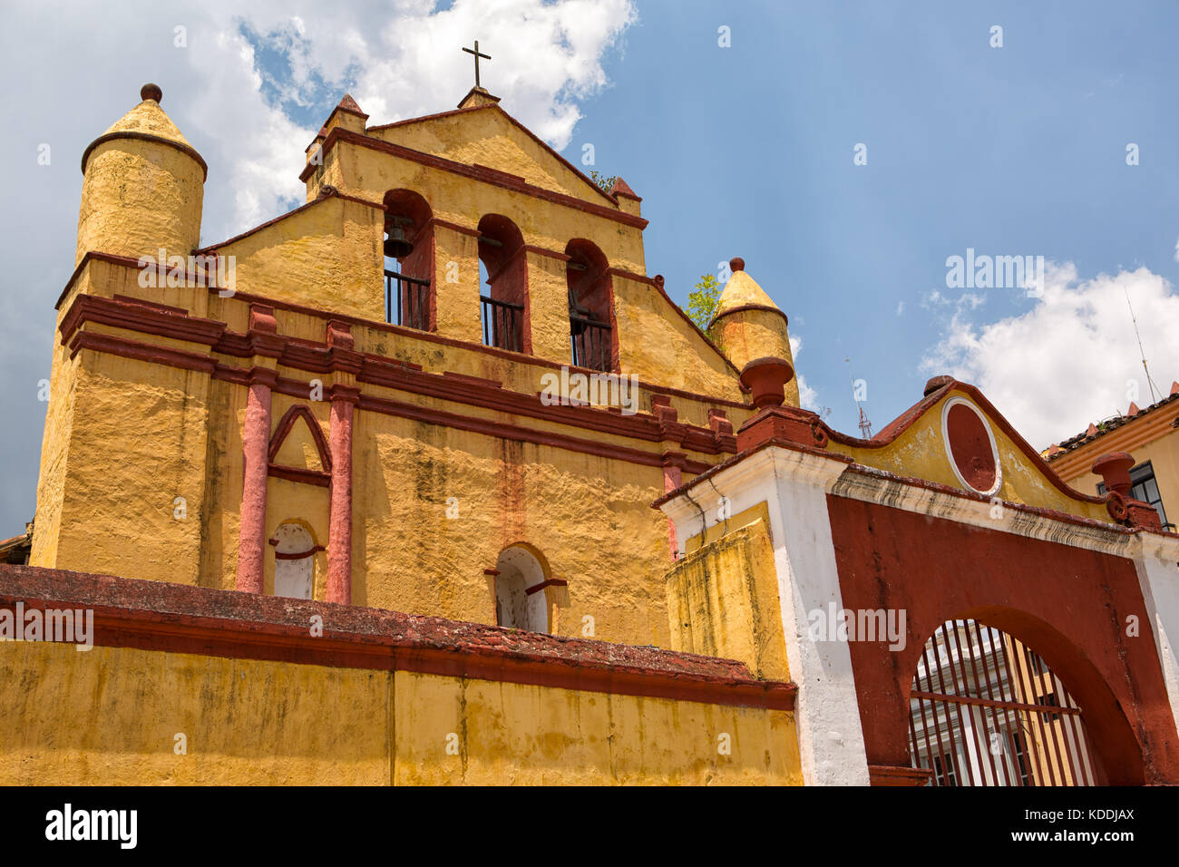 Colonial church facade hi-res stock photography and images - Alamy