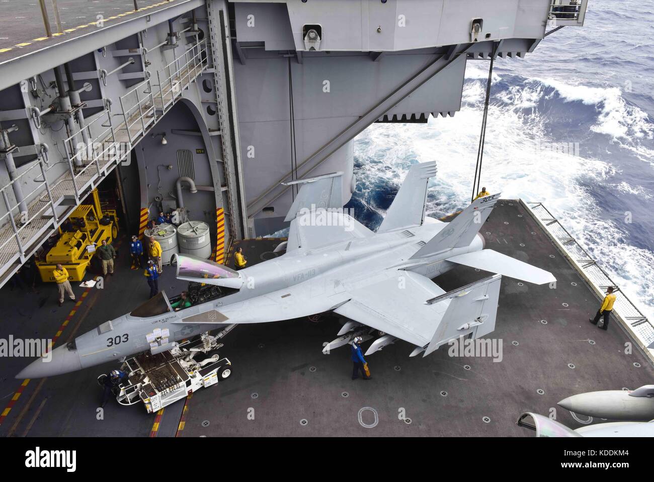 F/A-18E Super Hornet on Aircraft Carrier Elevator Stock Photo - Alamy