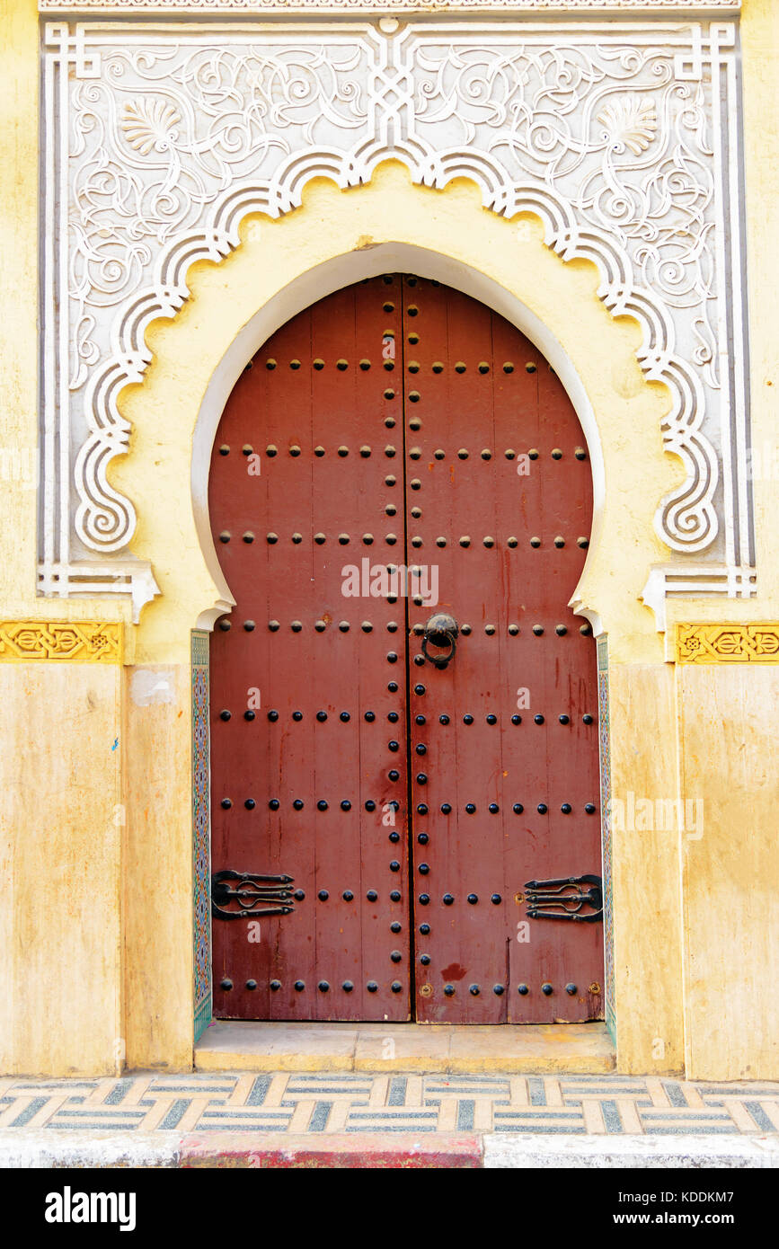 Traditional Moroccan entry door in Fes. Morocco Stock Photo - Alamy
