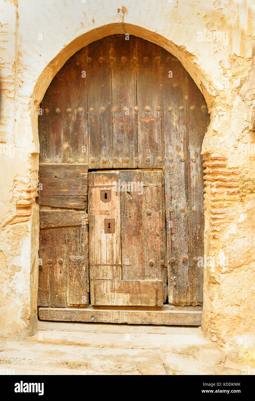 Traditional Moroccan wooden entry door. Fes. Morocco Stock Photo - Alamy