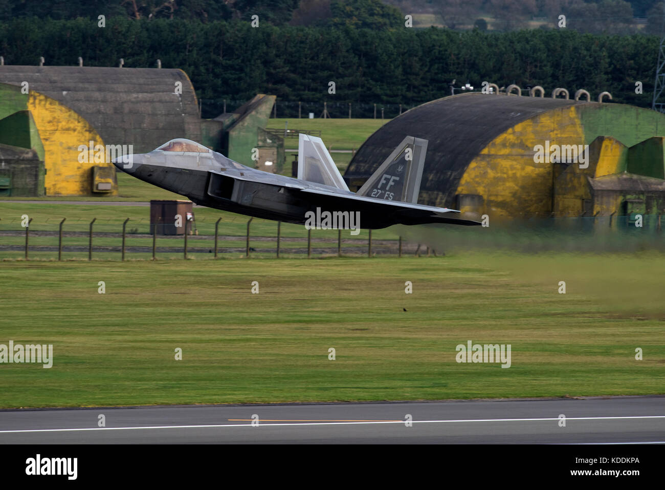 F-22 Raptor Takeoff Stock Photo - Alamy