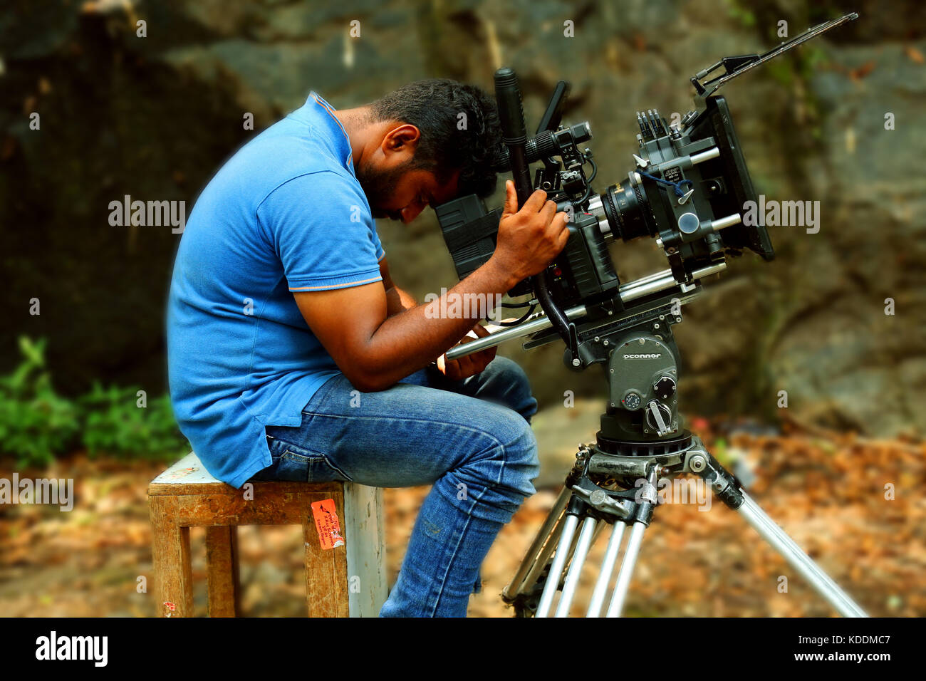 Man shooting video in nature hi-res stock photography and images - Alamy