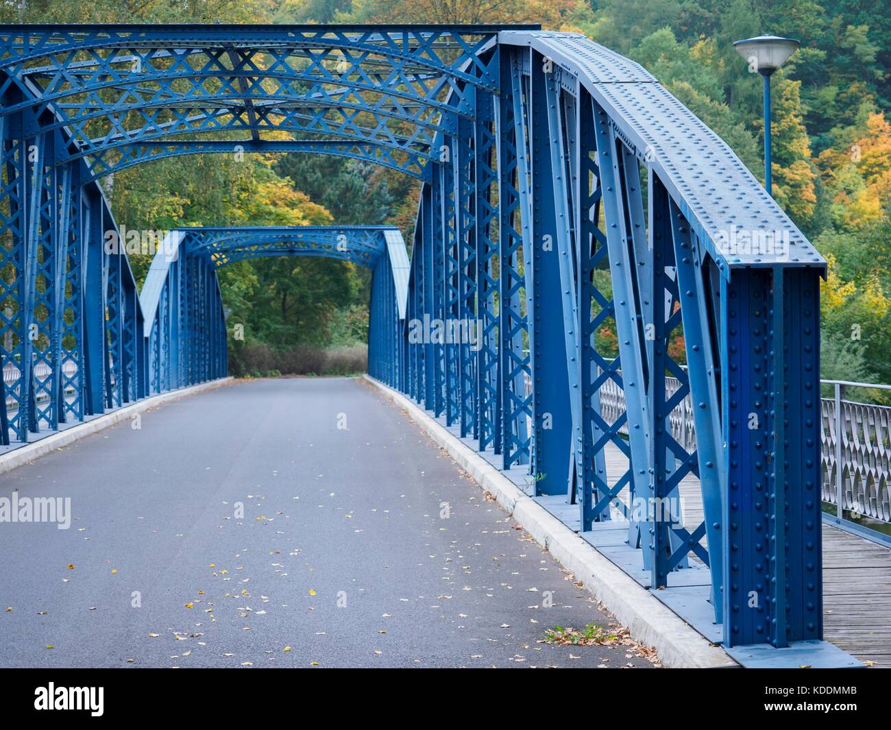 Steel through truss bridge hi-res stock photography and images - Alamy