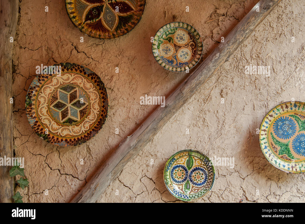 How To Hang Ceramic Plate On Wall at Pete Otter blog