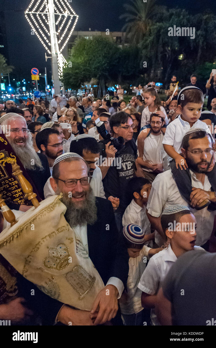 Orthodox and secular jewish people hi-res stock photography and images ...