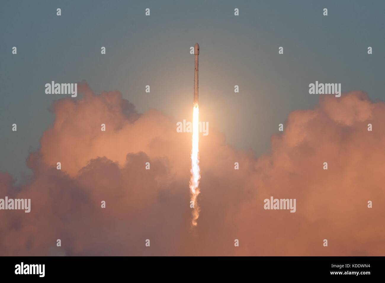 Echostar hi-res stock photography and images - Alamy