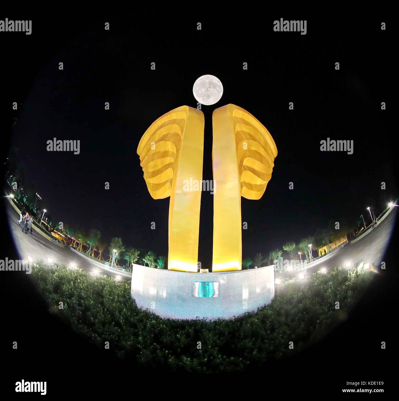 China. 13th Oct, 2017. It's a Chinese tradition to worship the moon on ...