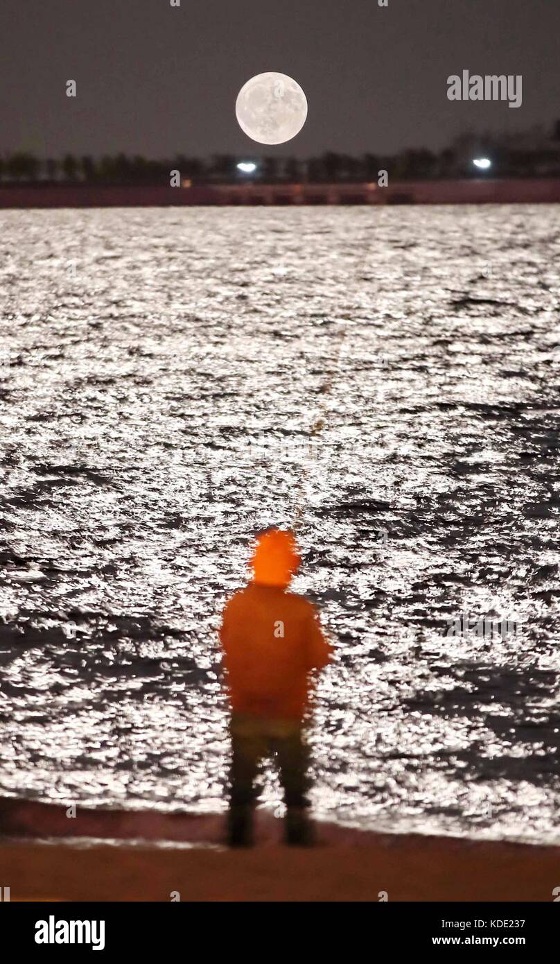 China. 13th Oct, 2017. It's a Chinese tradition to worship the moon on ...