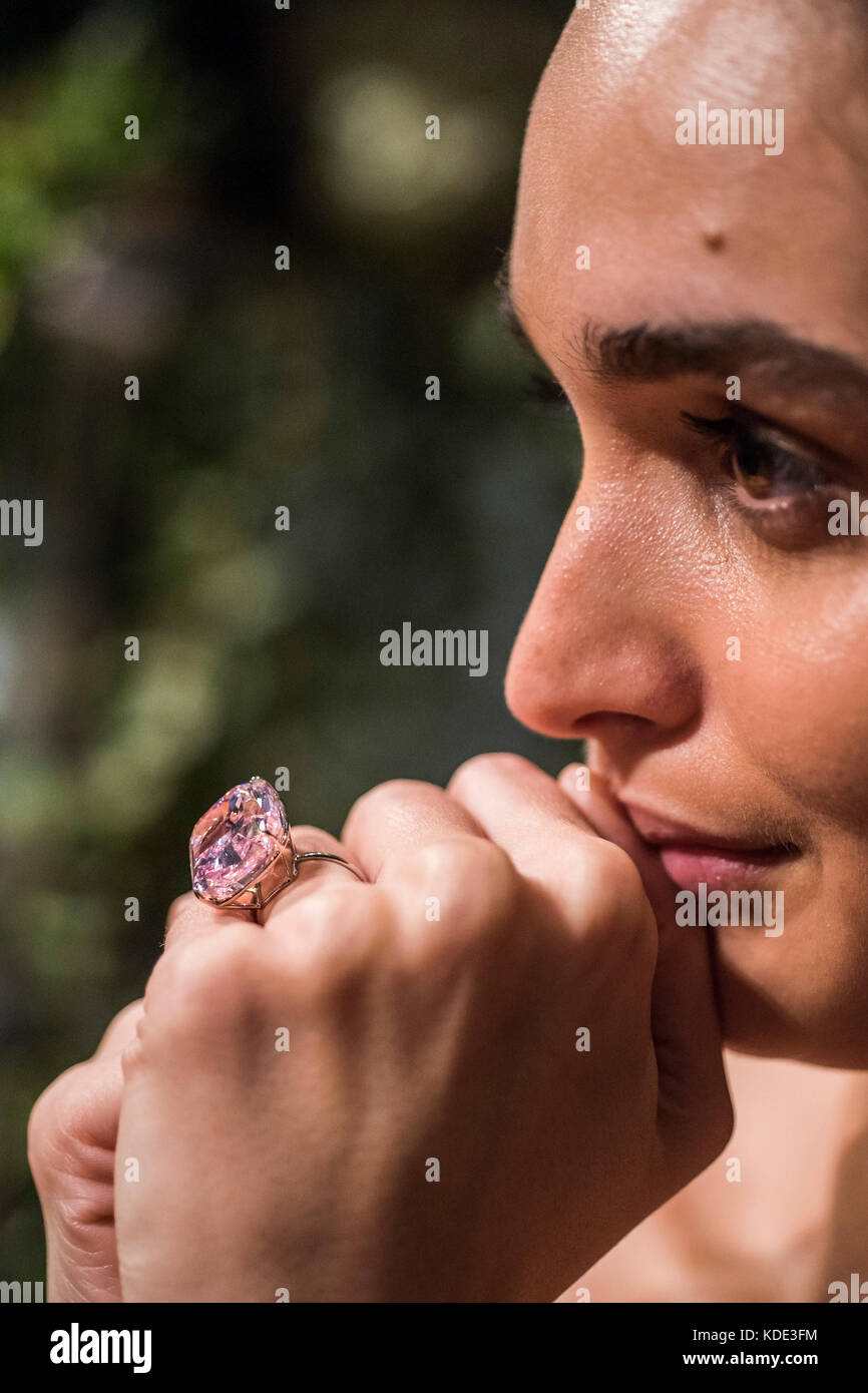 London, UK. 13th Oct, 2017. ‘The Raj Pink’, the world’s largest known ...