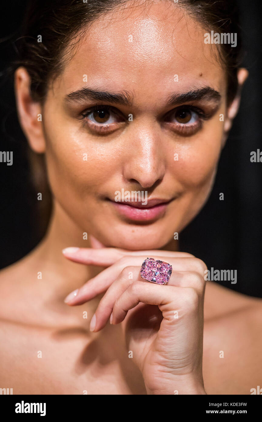 London, UK. 13th Oct, 2017. ‘The Raj Pink’, the world’s largest known ...