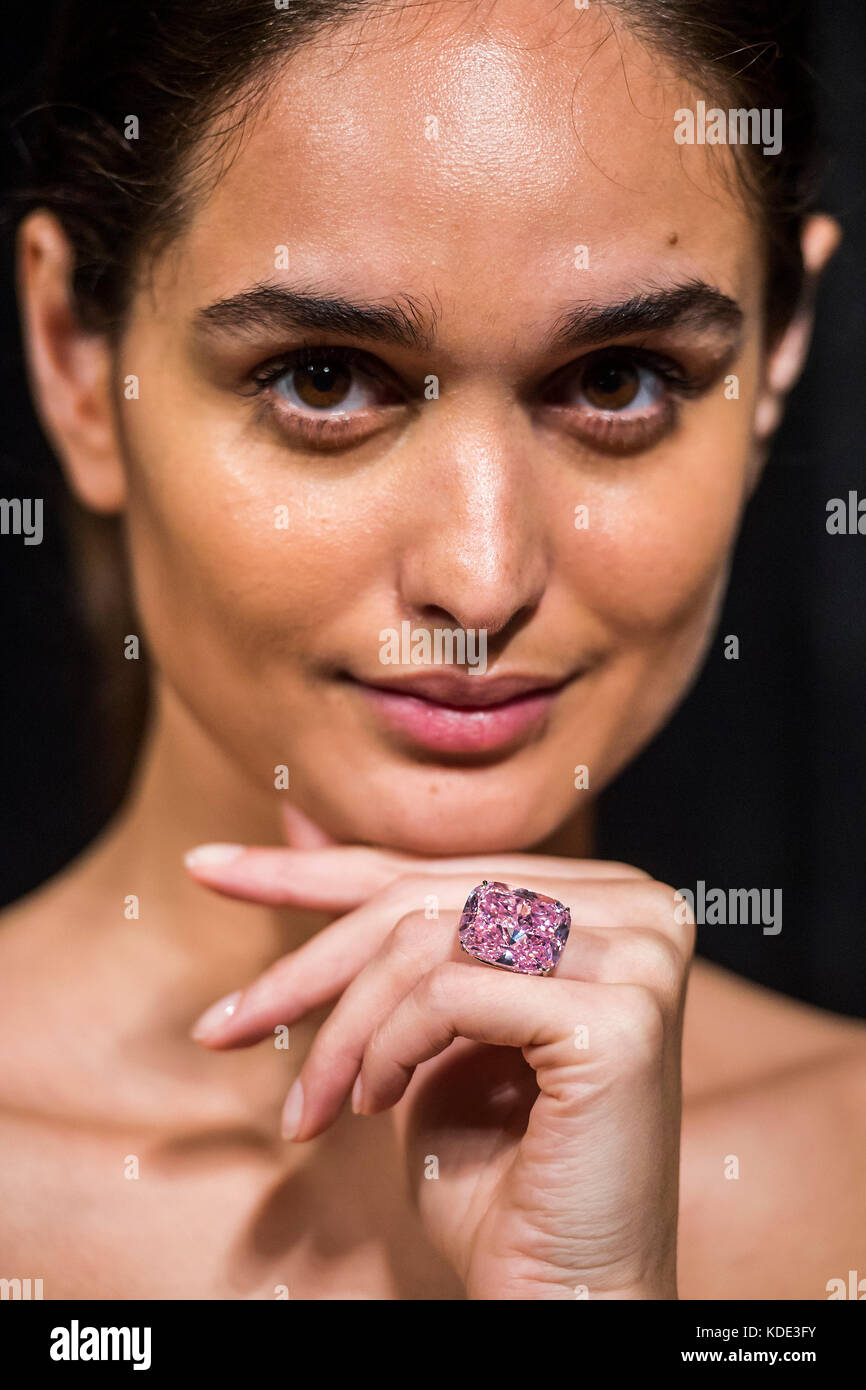 London, UK. 13th Oct, 2017. ‘The Raj Pink’, the world’s largest known ...