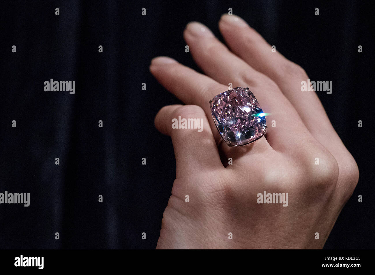 London, UK. 13th Oct, 2017. ‘The Raj Pink’, the world’s largest known ...