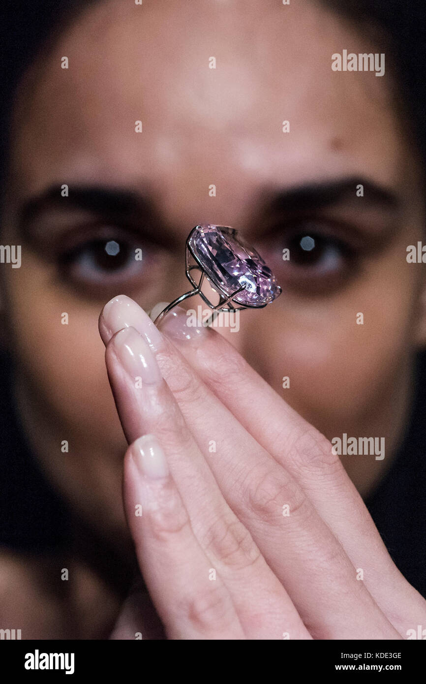 London, UK. 13th Oct, 2017. ‘The Raj Pink’, the world’s largest known ...