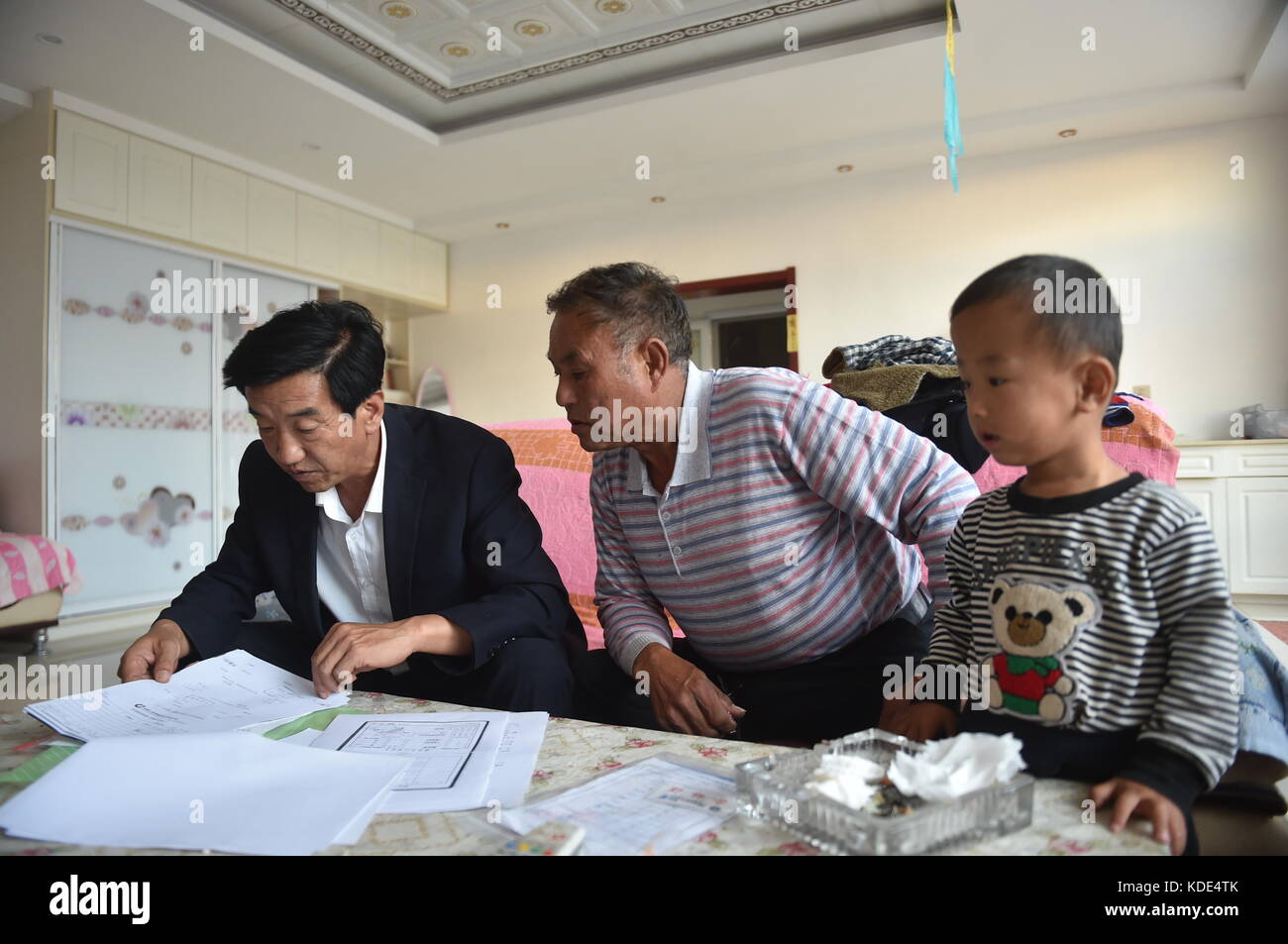 Mutual aid hi-res stock photography and images - Alamy