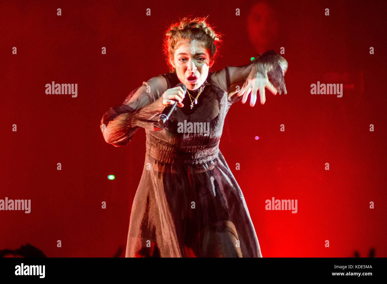 Milan, Italy. 12th Oct, 2017. The New Zealand singer-songwriter LORDE ...