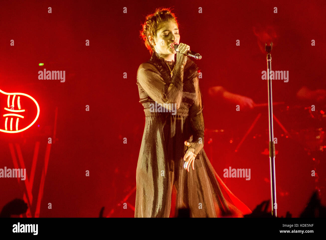 Milan, Italy. 12th Oct, 2017. The New Zealand singer-songwriter LORDE ...