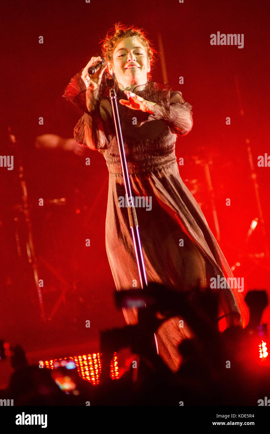 Milan, Italy. 12th Oct, 2017. The New Zealand singer-songwriter LORDE ...