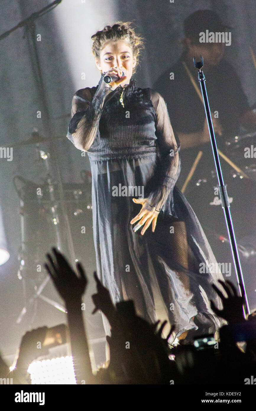 Milan, Italy. 12th Oct, 2017. The New Zealand singer-songwriter LORDE ...