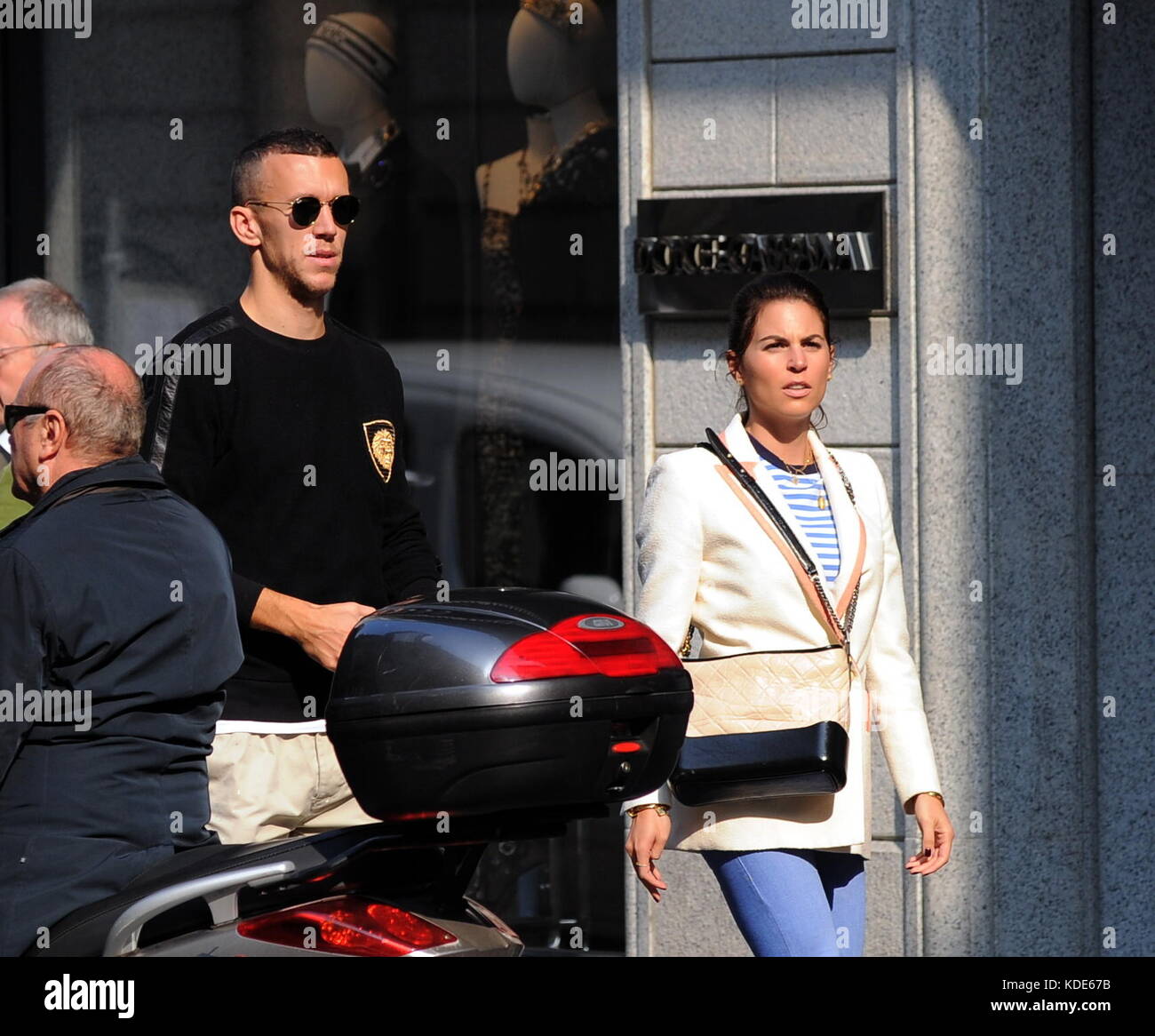 Milan, Ivan Perisic and his wife in the center get angry and insult the ...