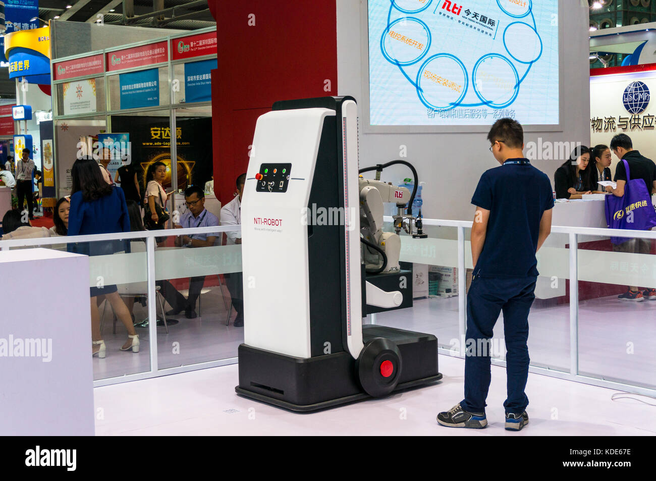 Moveable robotic arm hi-res stock photography and images - Alamy