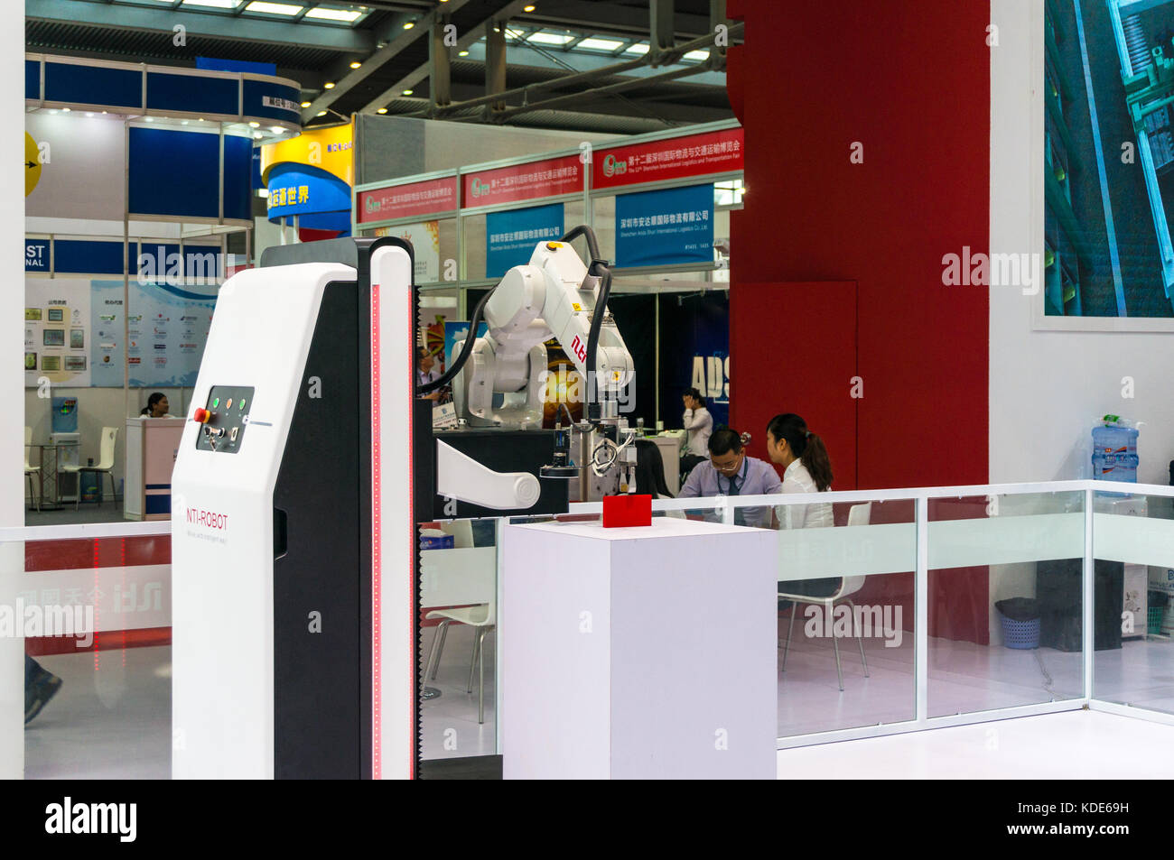 Mobile robotic arm at 2017 China Logistics and Transportation Fair ...