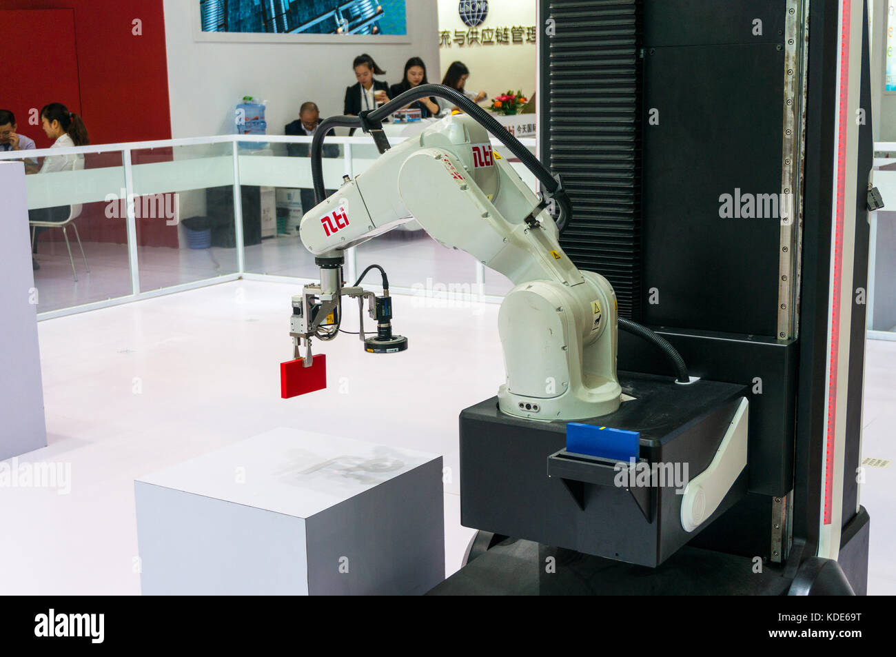 Mobile robotic arm at 2017 China Logistics and Transportation Fair ...