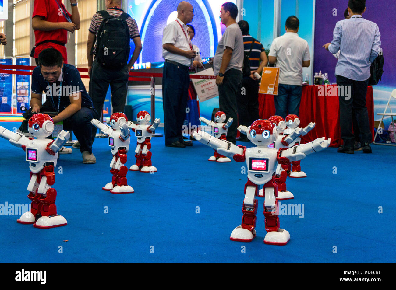 Group of robots hi-res stock photography and images - Alamy