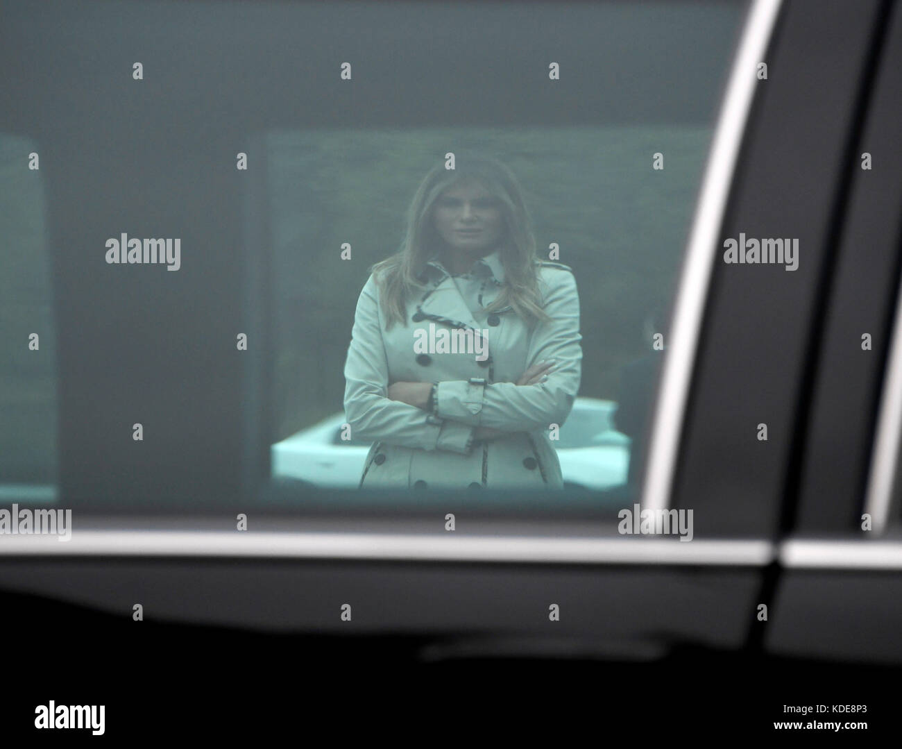 Presidential limousine trump window hi-res stock photography and images ...