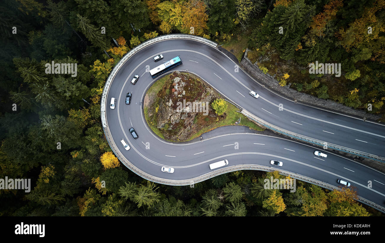 4k aerial flying through forest hi-res stock photography and images - Alamy
