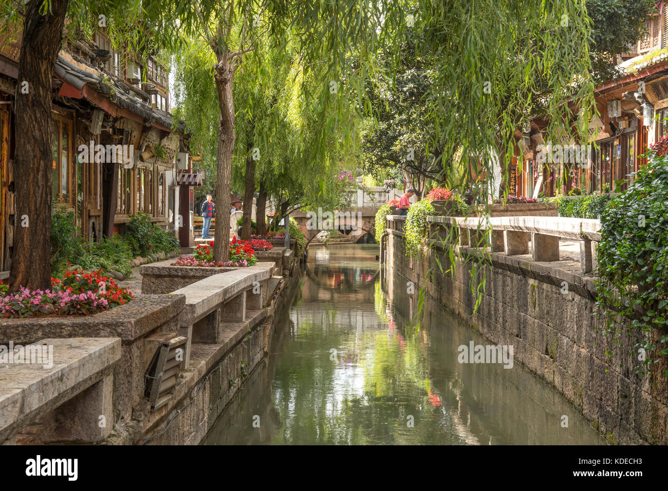 Yu He Canal in Ancient Town of Lijiang, Yunnan, China Stock Photo - Alamy
