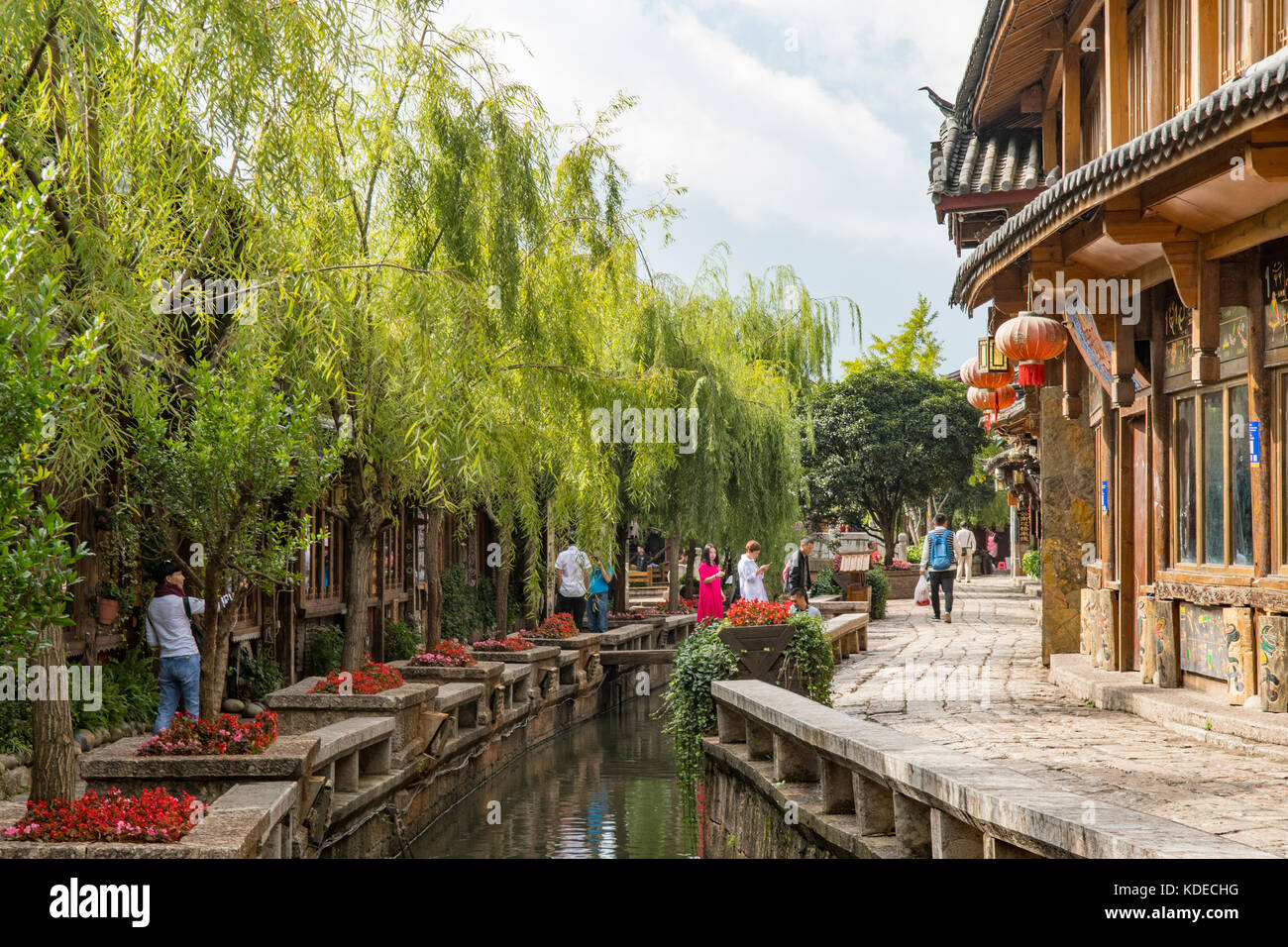 Yu He Canal in Ancient Town of Lijiang, Yunnan, China Stock Photo - Alamy