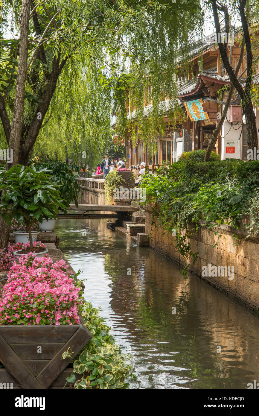 Yu He Canal in Ancient Town of Lijiang, Yunnan, China Stock Photo - Alamy