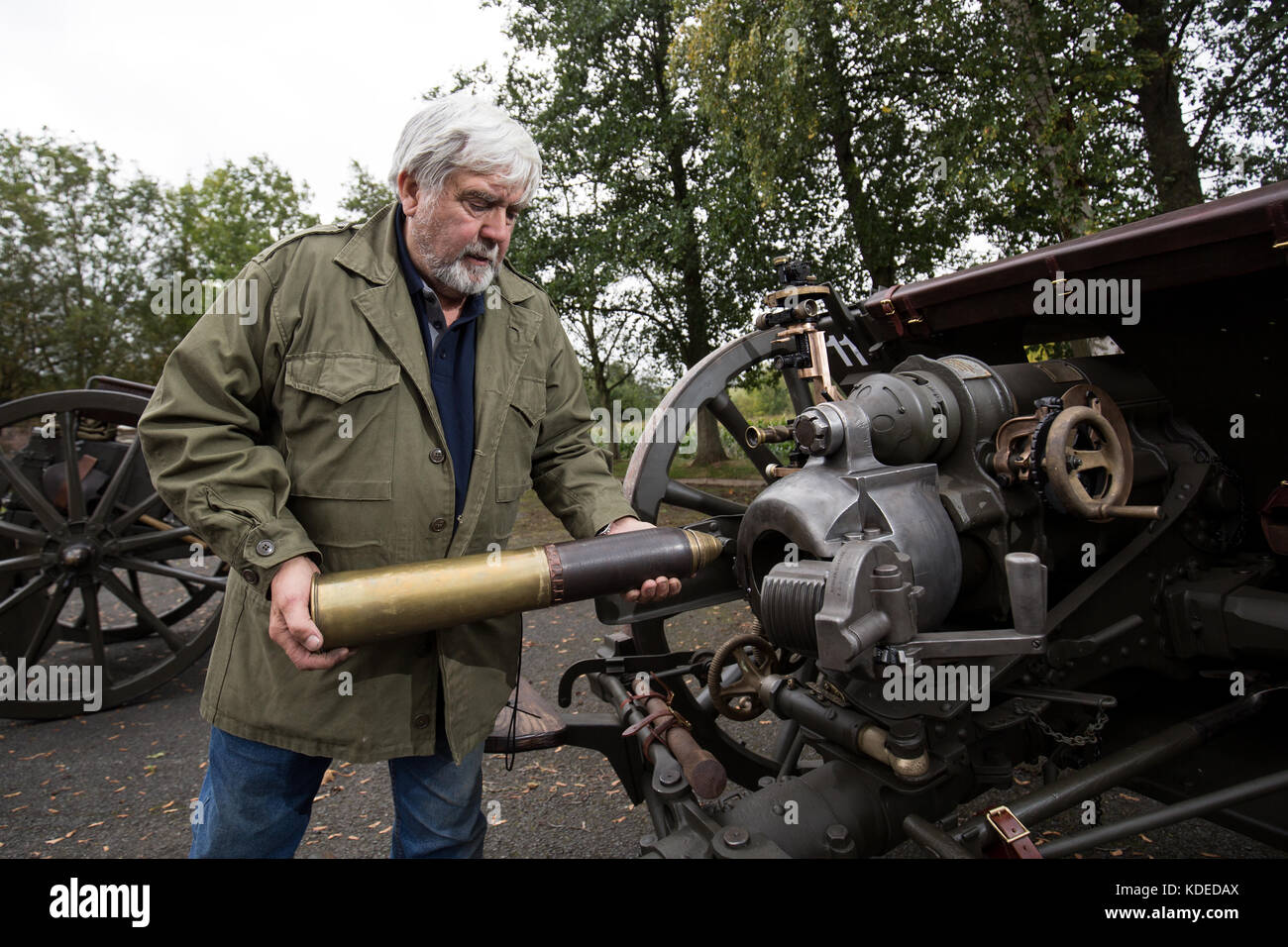 18 pounder gun hi-res stock photography and images - Alamy