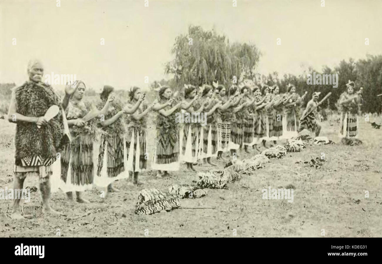 Maori poi hi-res stock photography and images - Alamy