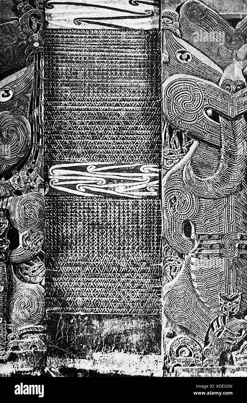 Maori carvings and tukutuku panel2 Stock Photo - Alamy