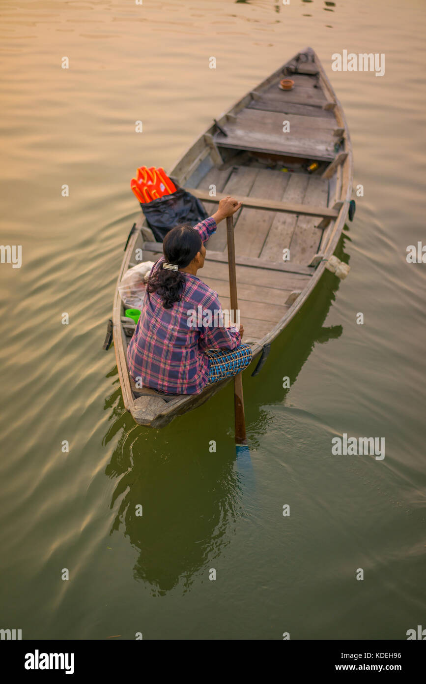A woman rowing boat in Cai Rang Vietnam Stock Photo - Alamy