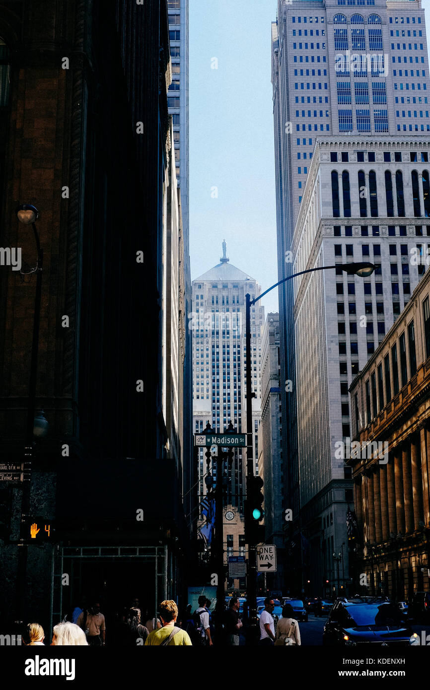 Chicago illinois usa madison street hi-res stock photography and images ...