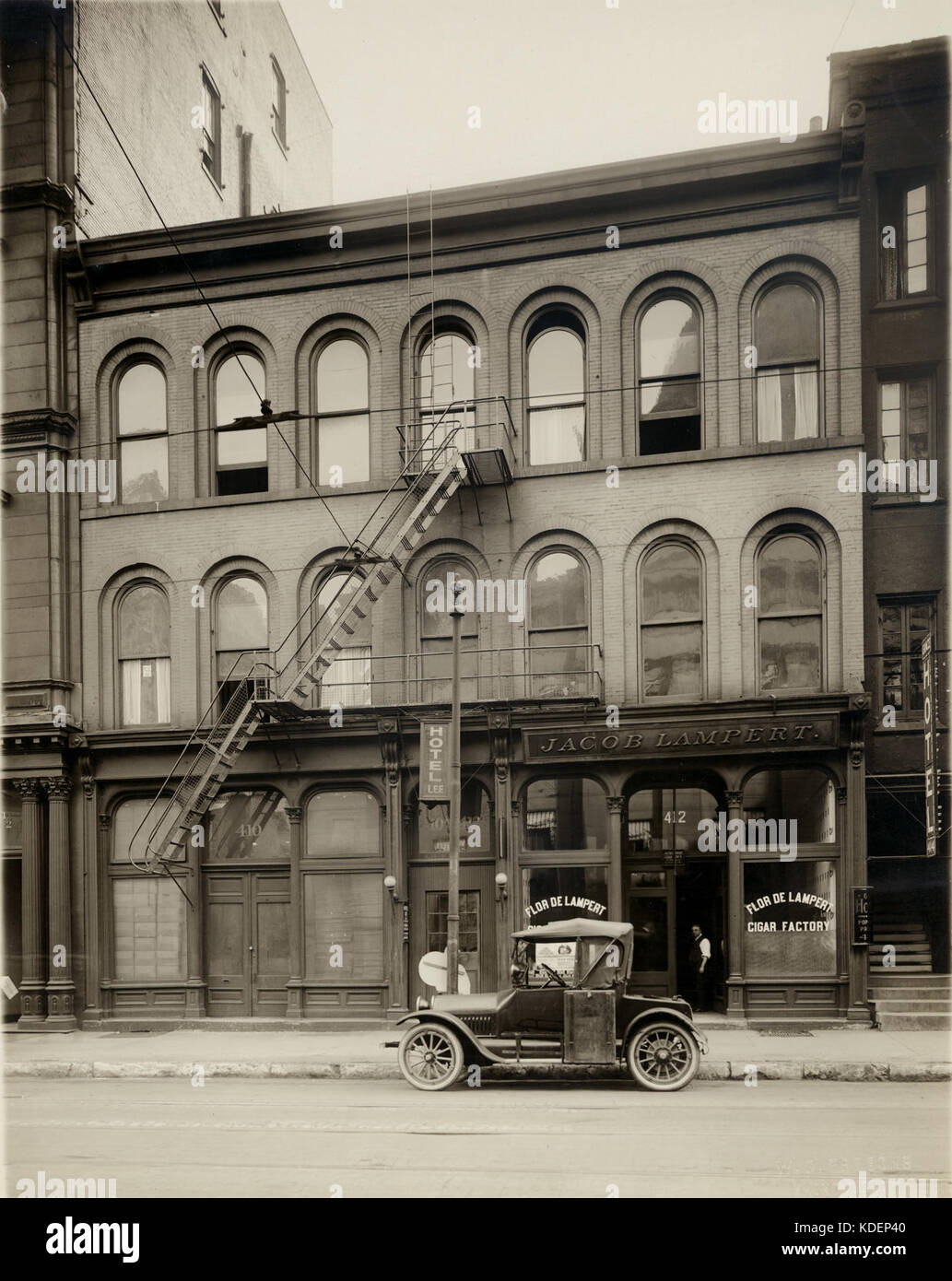 Cigar factory america 19th century hi-res stock photography and images ...