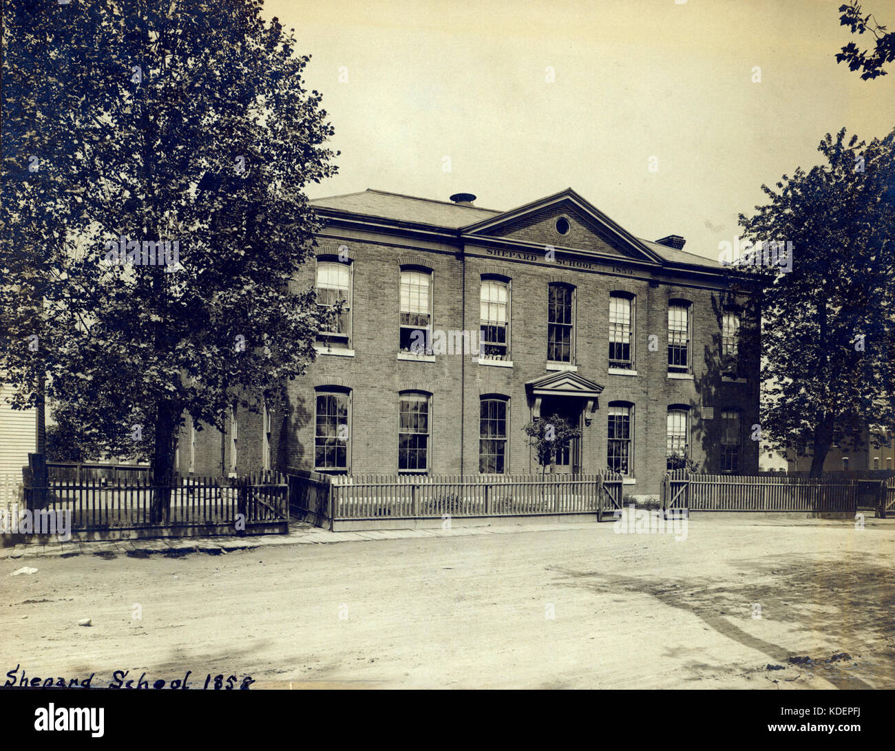 Shepard School. Marine Avenue and Miami Street Stock Photo - Alamy