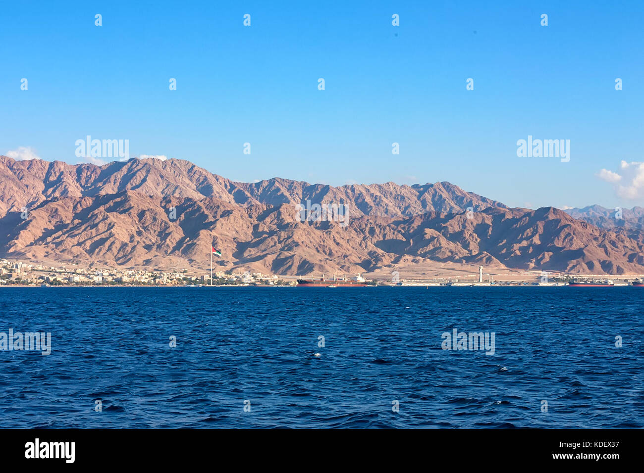 Coastline landscape of Red Sea in Gulf of Aqaba Stock Photo - Alamy