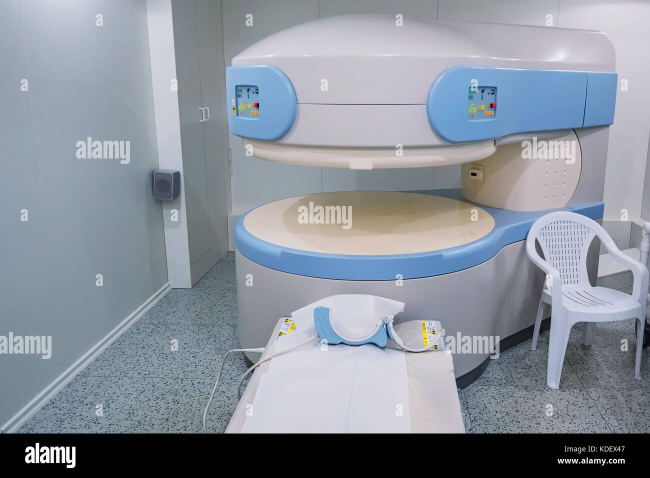Modern MRI Scanner at hospital Stock Photo - Alamy