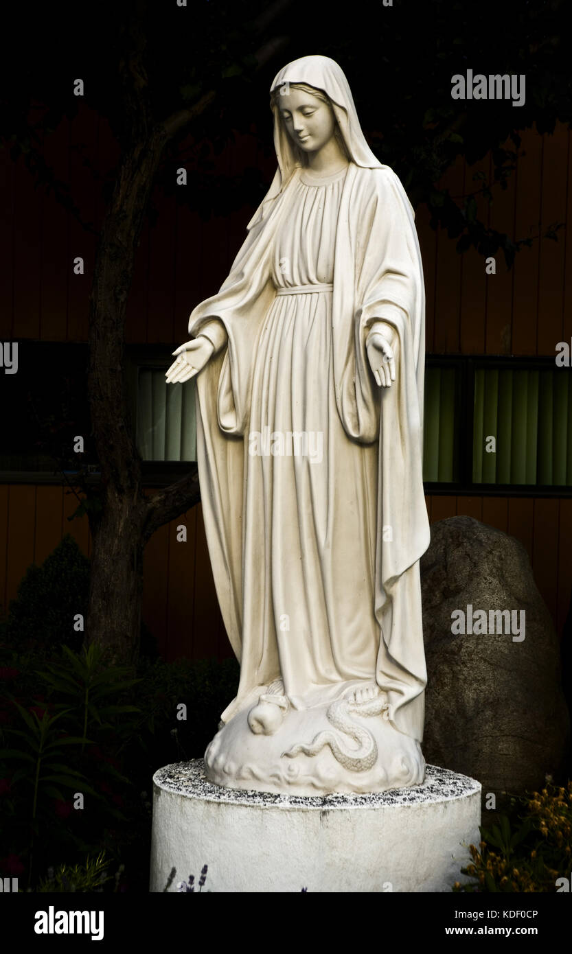 Statue of Eva Stock Photo - Alamy