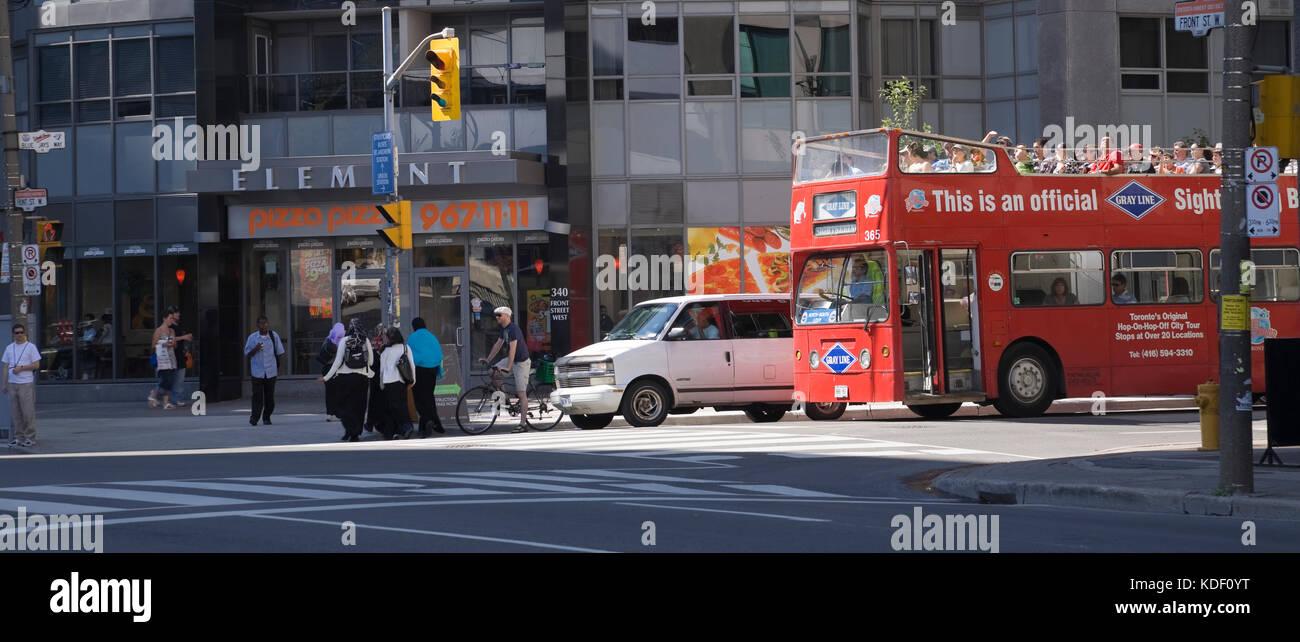 Toronto sightseeing bus hi-res stock photography and images - Alamy